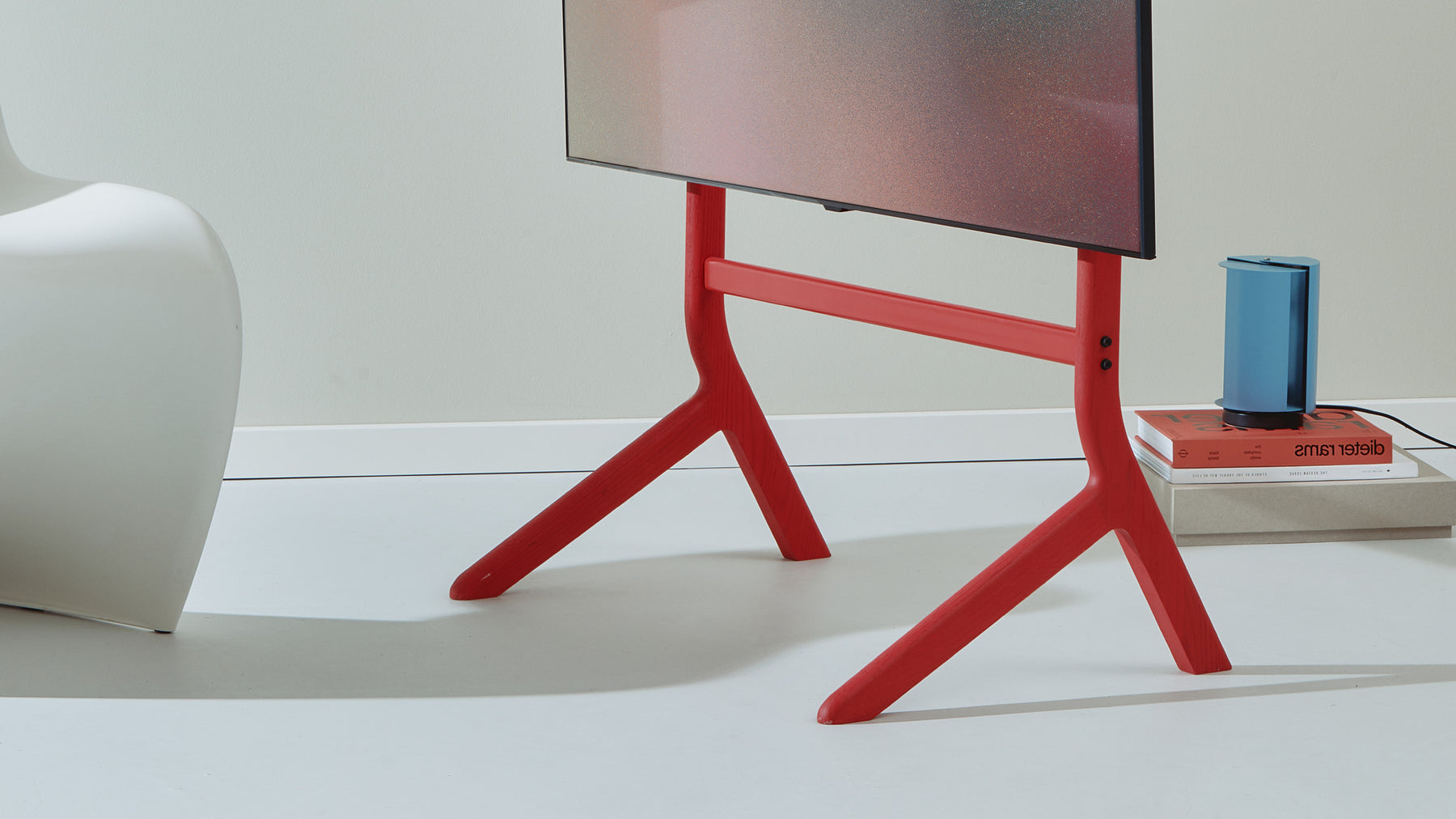 Køb en TV-stander fra Pedestal | Designtilbehør til TV'et